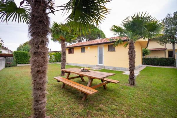 Cozy And Welcoming House With Private Garden - Lignano Sabbiadoro