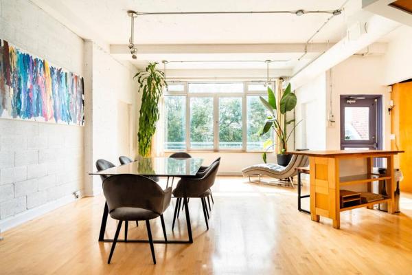 Mile End - Huge Bright & Modern Loft Suite - King Bed - Dorval