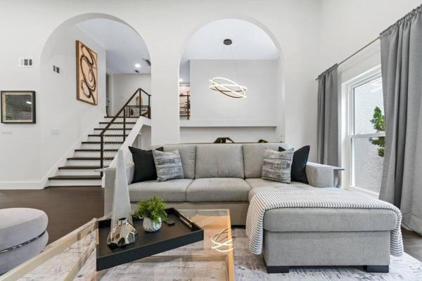 Luxury Pool Home Near The Beach! - Madeira Beach, FL