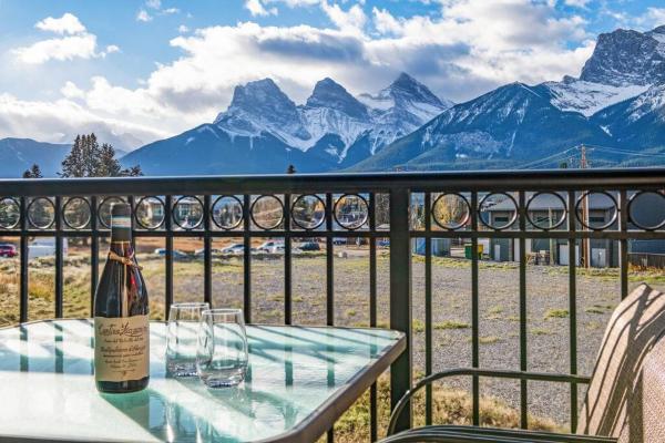 Stunning Mountain Views - Pool&hottub - King Bed - Bbq - Canmore