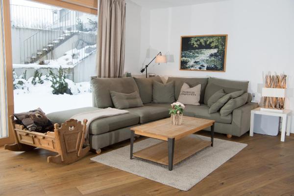 Valmala Holiday Flat For 5 People And A Family Dog With Fenced Garden - Savognin