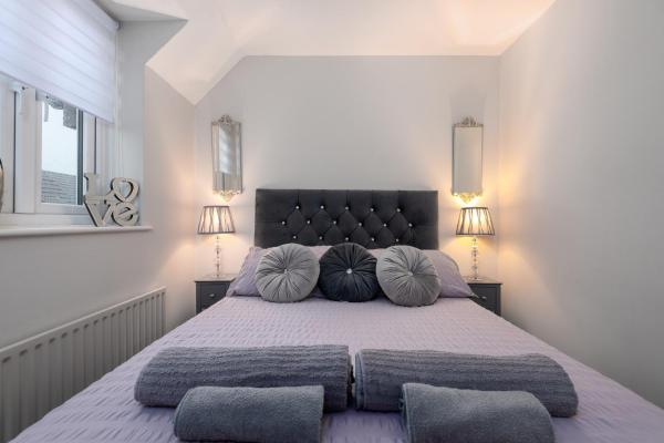 Worcester Fabulous Cherry Tree Mews Self Check In Dogs Welcome By Prior Arrangement , 2 Double Bedrooms ,Super Fast Wi-fi, With Free Off Road Parking For 2 Vehicles Near Royal Hospital And Woodland Walks - Worcester, UK