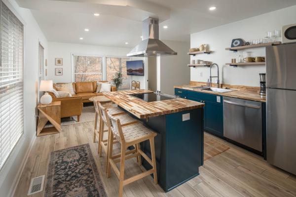 Sunflower Suite At The Wanderer - Boone, NC