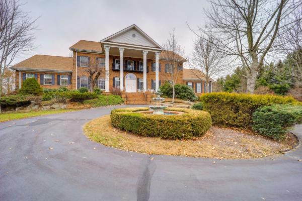 Immaculate Boone Villa With Entertainment Lounge! - Boone, NC