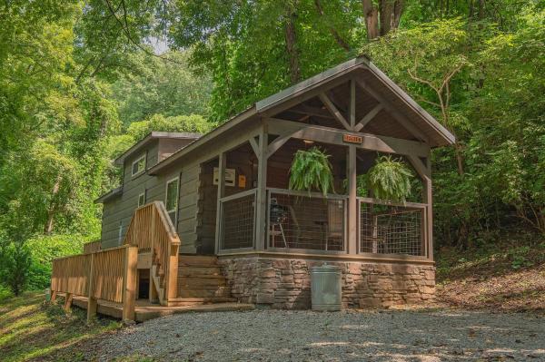 Ernie Cabin Wauhatchie Woodlands Tiny Cabin - Lookout Mountain, TN