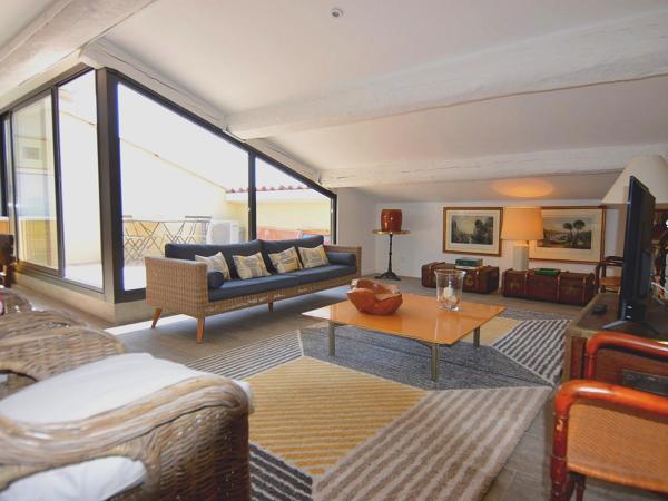 Charmant Appartement Climatisé Avec Terrasse, 2 Chambres, Au Cœur De Mèze, Près De L’étang De Thau - Fr-1-604-10 - Mèze