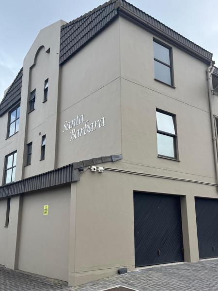 Top Floor Executive Apartment - Parklands