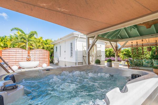 Magnifique Bungalow Et Jacuzzi Au Cœur Des Plages - Guadeloupe