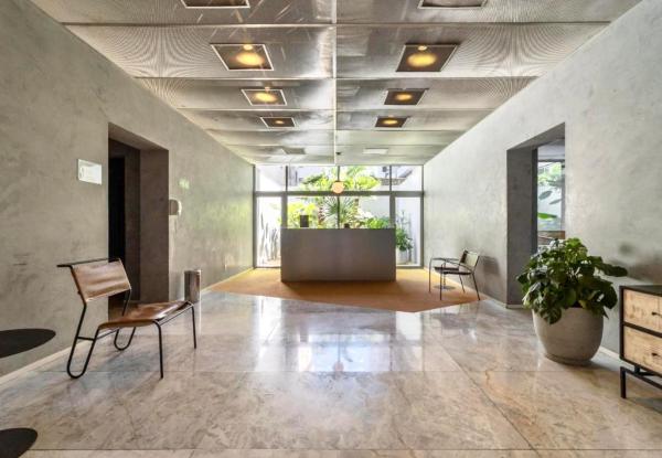 1318 - Rentaqui Studio Frei Caneca Premium - Paraíso