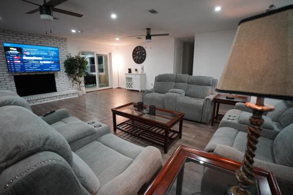 Beautiful Family Home Near Airport, I-10, Shopping - Pensacola, FL