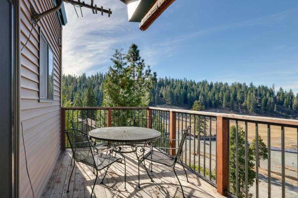 Strawberry Townhouse Walk To Leland Snowplay! - Pinecrest, CA