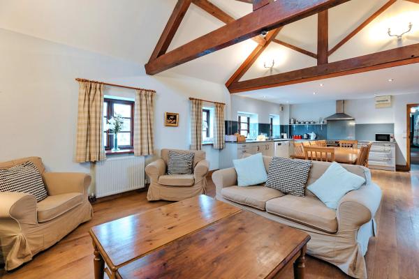 Finest Retreats - The Onibury - Stokesay Castle