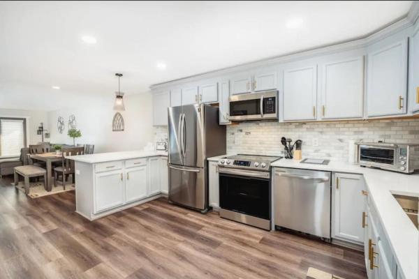 High End Lake Luxury On 2 Floors Boat Slip - Wisconsin Dells, WI