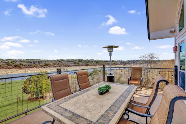 Lakeshore Haven - Spicewood, TX