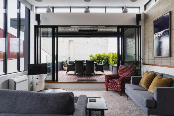 Deluxe Inner-city Apartment On Moray - Saint Clair