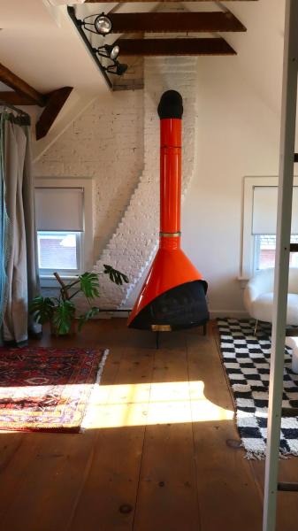 Creative Private Attic 1br Suite - Morgantown, PA