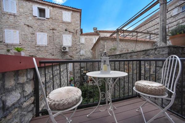 Old Town Budva Apart 3 With Balcony - Budva