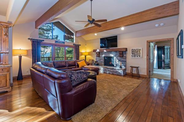 Luxury 4 Bedroom 4 5 Bath Luxury Home That Sleeps 10 - Incline Village
