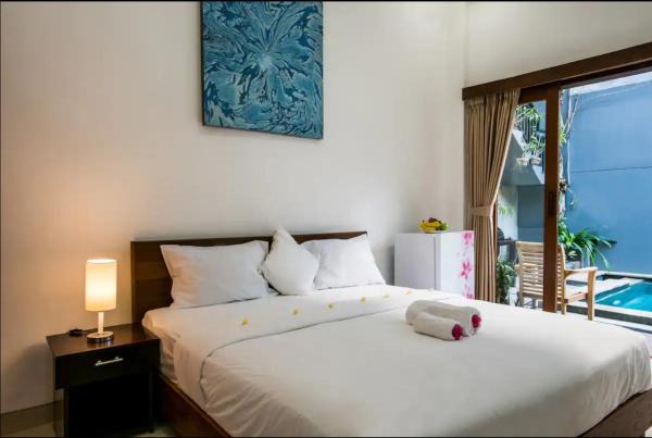 Canggu Ocean House/pink. By Walk To The Beach! - Canggu