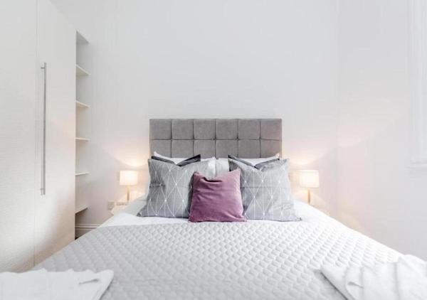 White Piccadilly - Kingston-upon-Thames