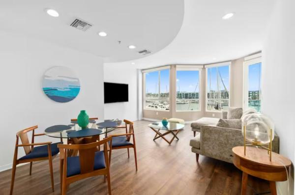 Harbor Views Retreat By Venice Beach In Marina Dr - Venice Beach, Los Angeles, CA