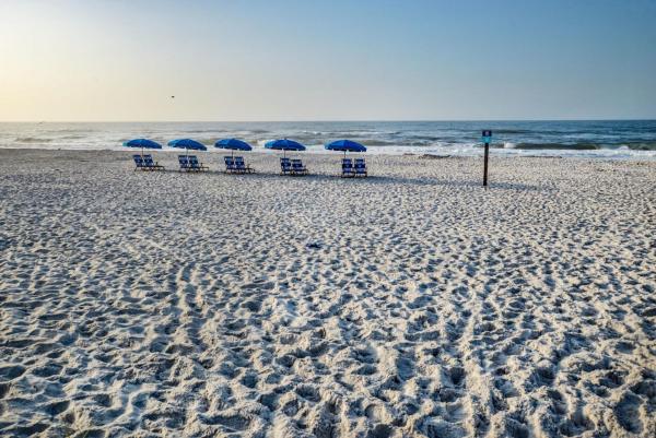 Beautiful Views And Just Steps To The Beach - #38 Sleeps 7