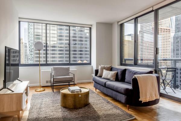 Midtown 1br W Elevator Gym Nr Times Square Nyc-1350 - Manhattan, NY
