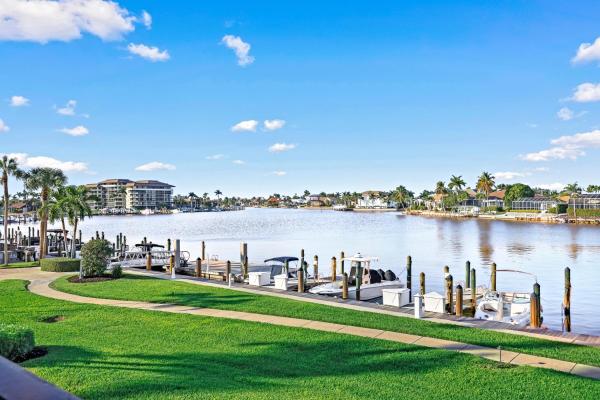Relaxing Condo With Pool, Bay View And Steps To Beach - Marco Island, FL