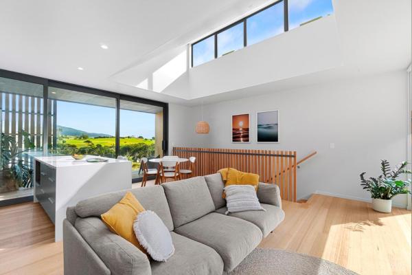 Coastal Living In Comfort - Raglan