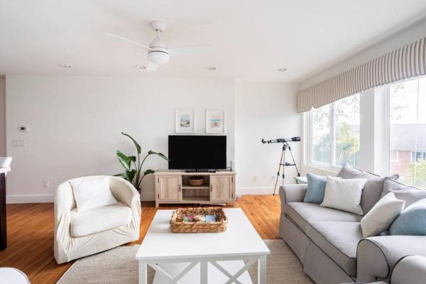 Spacious Oceanview Villa Elegant Coastal Escape, Sleeps 22 - Connecticut