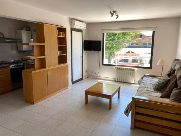 Luminoso Departamento Centrico Para 4 Personas - San Martín de los Andes