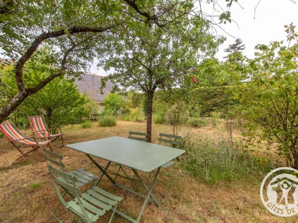 Maison 15ème Siècle à Huillé, 2 Ch, Jardin, Cheminée, Proche Loir Et Pistes Cyclables - Fr-1-622-45 - Maine-et-Loire
