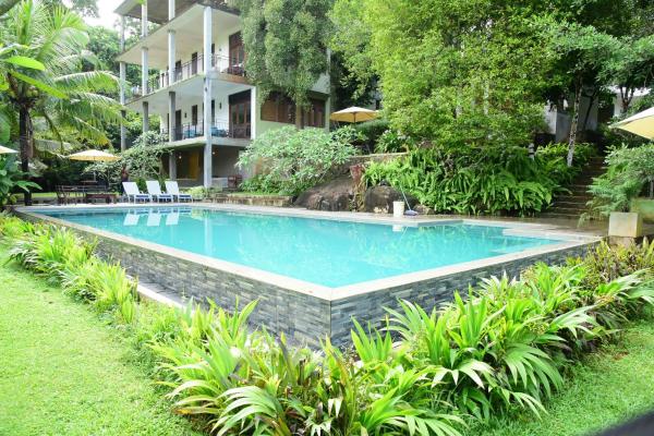 Hikka Secret Lake Resort - Hikkaduwa