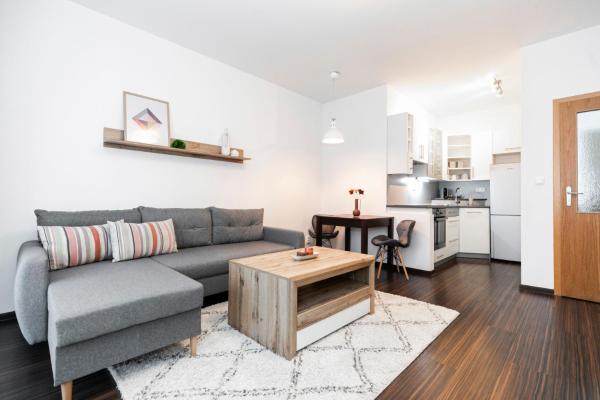 Alure Residences 3 & 24h Self Check-in, Parking In The Garage In The Apartment Building Included, New Building, Terrace, Green Location With A Forest Park With A Lake, Children's Playground - Sliač