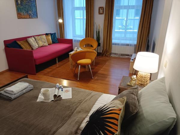 Old Town Sunny Bee Apartment Prime Location - 裡加