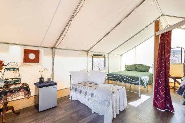 Silver Spur Homestead Luxury Glamping -The Tombstone - Tombstone, AZ