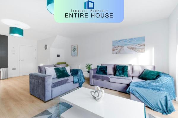 Modern 4 Bedroom House With Parking In Farnham Royal, Slough By 360stays - Berkshire