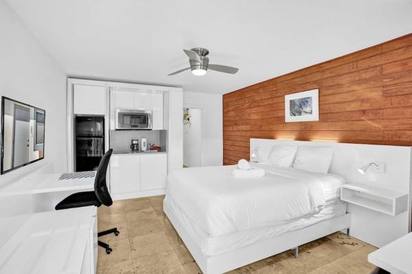 Waves Beach Town Studio Apartment - Pompano Beach, FL