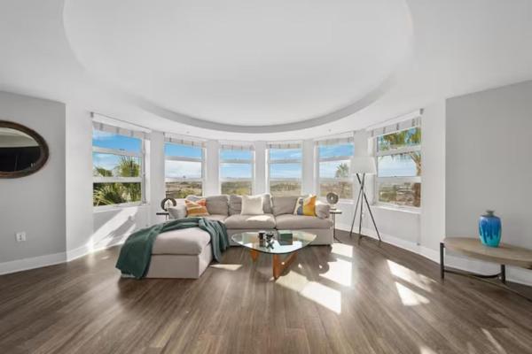Beautiful & Spacious Santa Monica Retreat 3bd 2ba - Santa Monica, CA