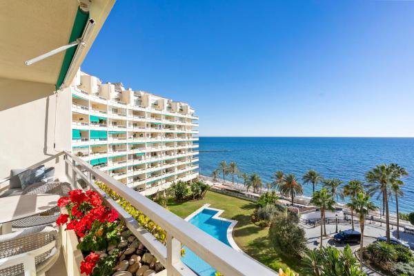 Beach Front Apartment With Pool - Marbella
