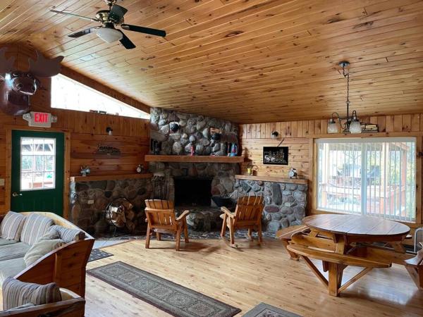 Brimley Lodge / Sleeps 36 / Snowmobile & Orv Trail - Brimley State Park, Brimley