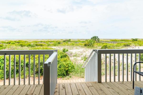 New Listing Ocean Front 1 Bedroom - New Decks And Pool Access - Fripp Island, SC
