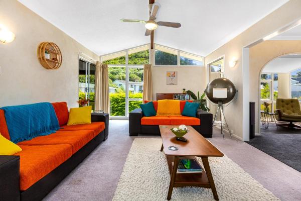 Retro 4 Bedroom Home, Warm And Welcoming, Quiet Location - Wairarapa