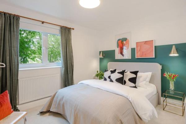 The Clissold, Two Bedroom Apartment N5 - London