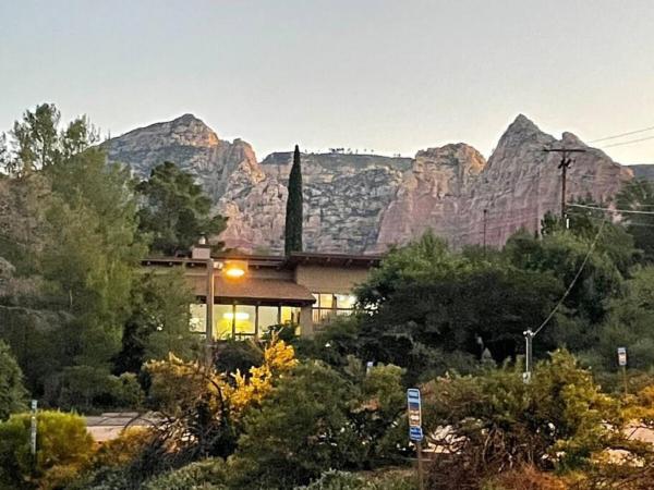 Spacious Home-walk To Uptown-views-hottub-gameroom - Sedona, AZ