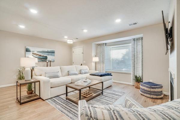 Bright Helen Cottage Walk To Town! - Helen, GA