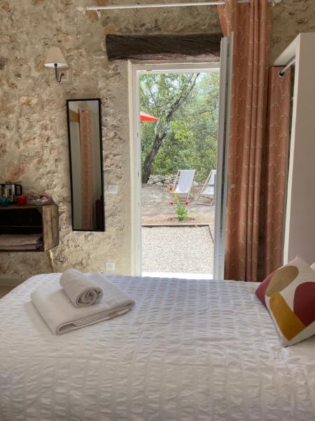 La Parenthèse Du Var - Chambre D'hôtes Petits Déjeuners Inclus Et Terrasse Ombragée - Aups