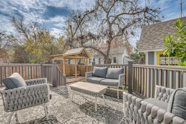 Brenham Rental With Deck And Yard Less Than 1 Mi To Downtown! - Brenham, TX