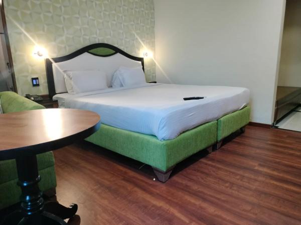 Hotel Black & White - Visakhapatnam