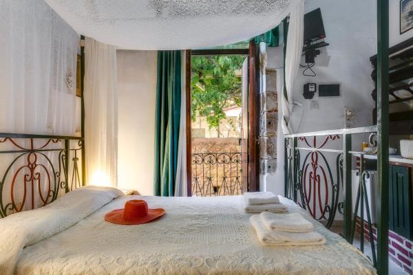 Ifigenia Rooms By Marios - La Canée